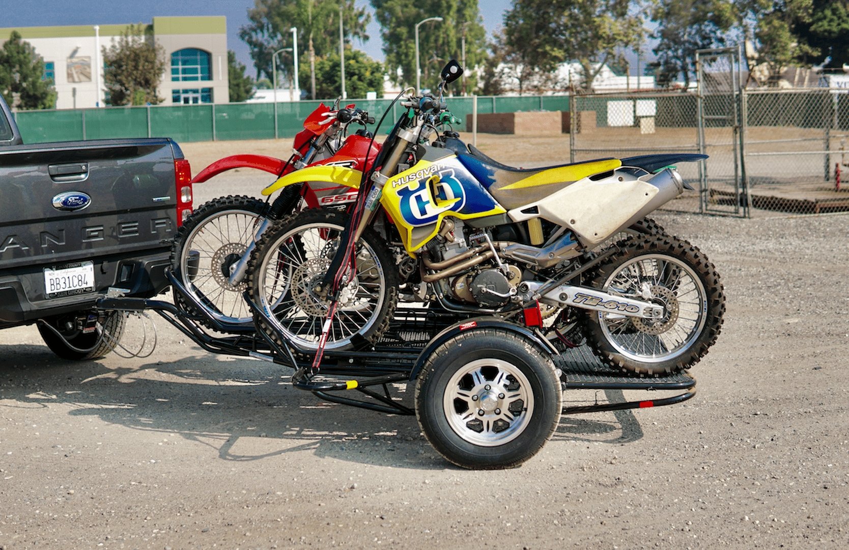 Stand-Up Dirt Bike Trailer – Lightweight 3-Rail Motorcycle Trailer ...